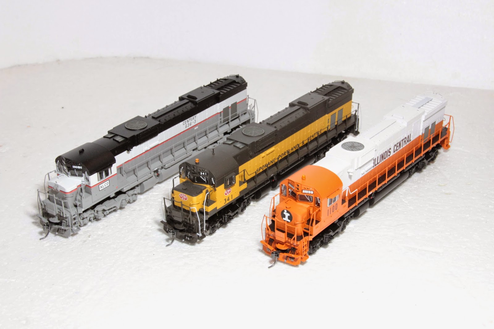 Barcoola: review of Bowser Alco C636 locomotive with sound