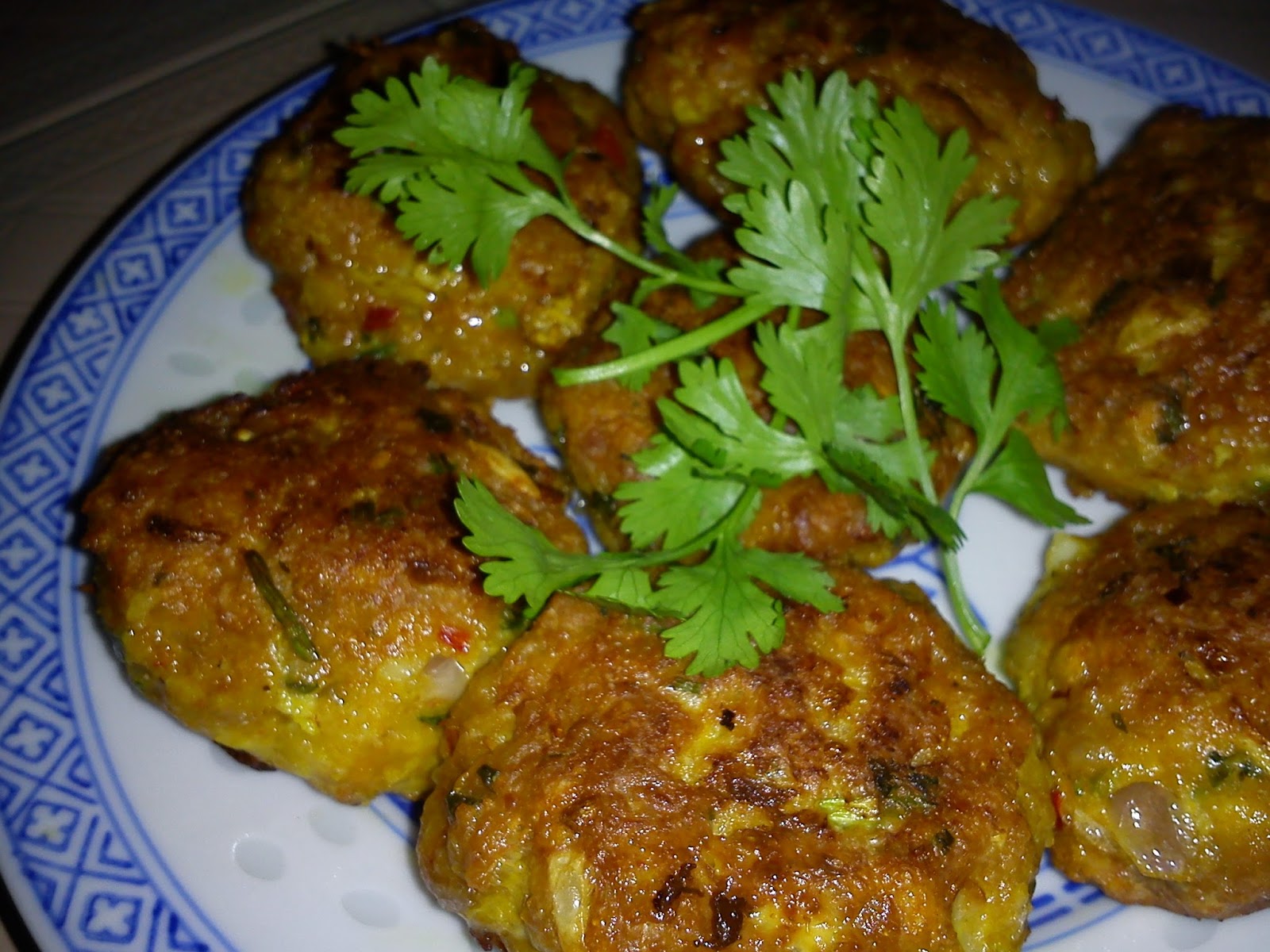 Cooking Pleasure: MINI CURRY BURGERS