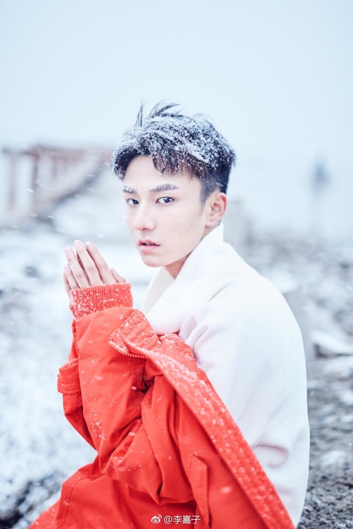 李熹子 (Li Xi Zi) as 庚辰 (Geng Chen)