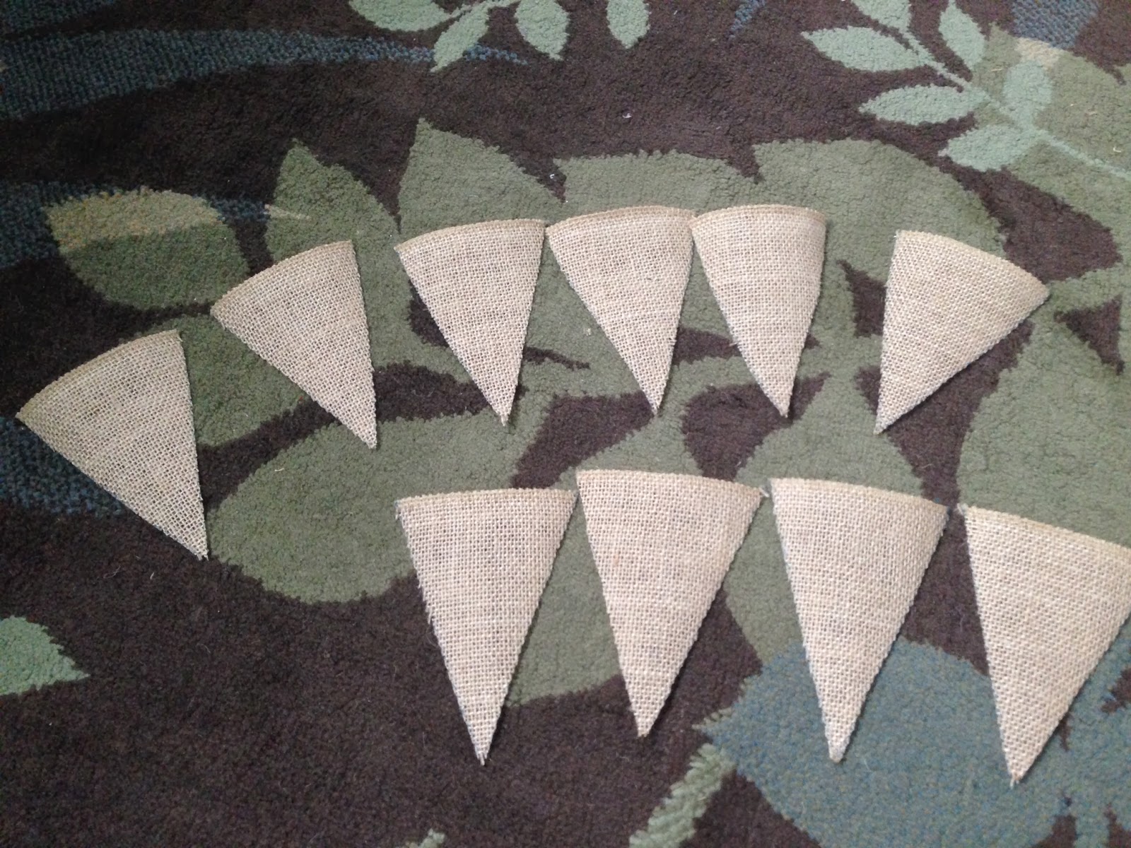 The Simple Crafty Home: {Crafty Tutorial} Chalkboard Burlap Banner