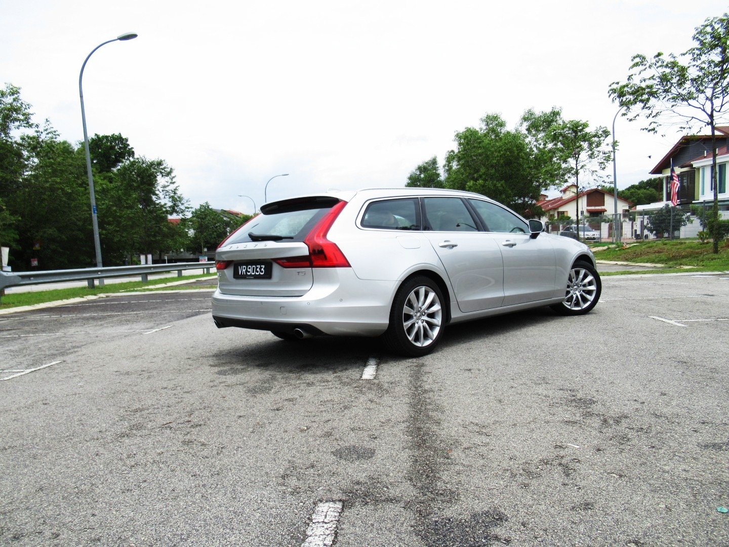 Motoring-Malaysia: VIDEO: 2017 VOLVO V90 T5 WAGON TEST DRIVE - We Try ...