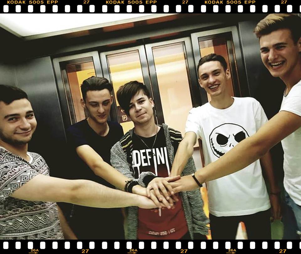 Trupa moldovenilor "mici" 7 KLASE a cucerit publicul roman si pe SMILEY ...