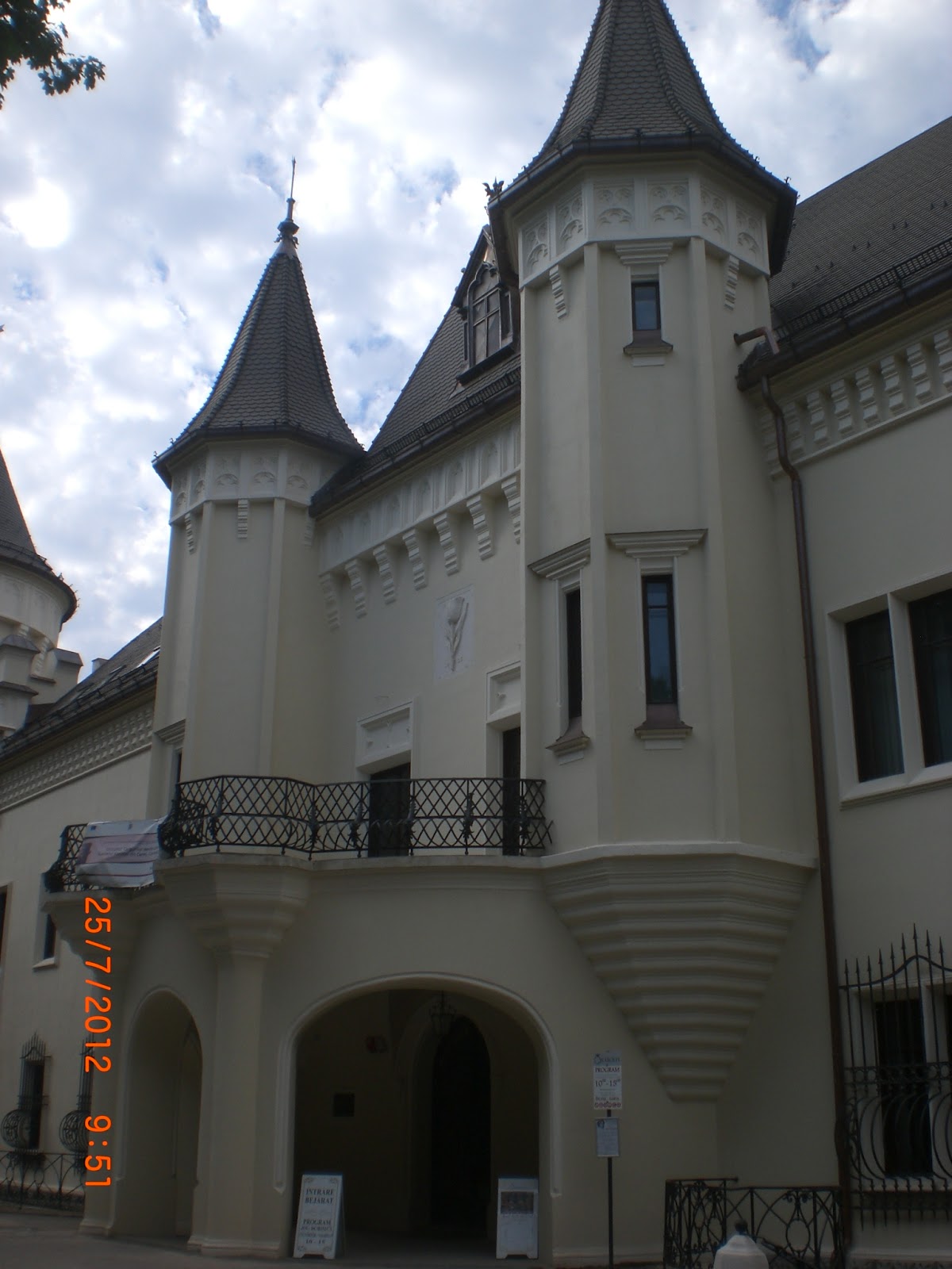 O fotografie...: Castelul Karolyi din Carei