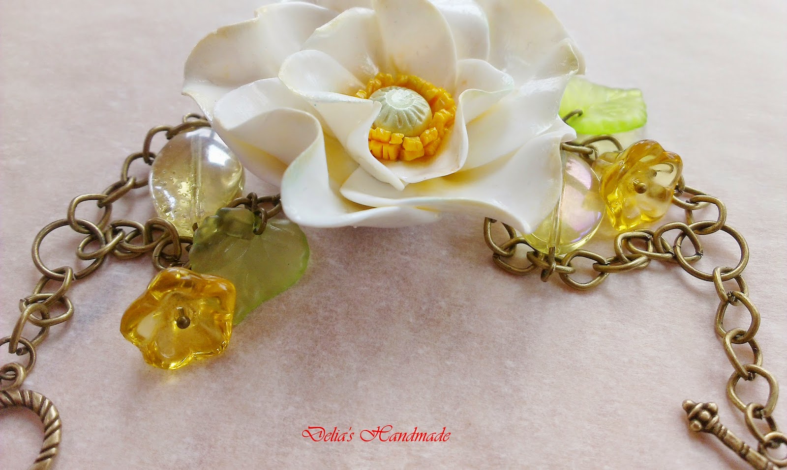 Delia's Handmade: Set bratara si cercei maci albi din FIMO