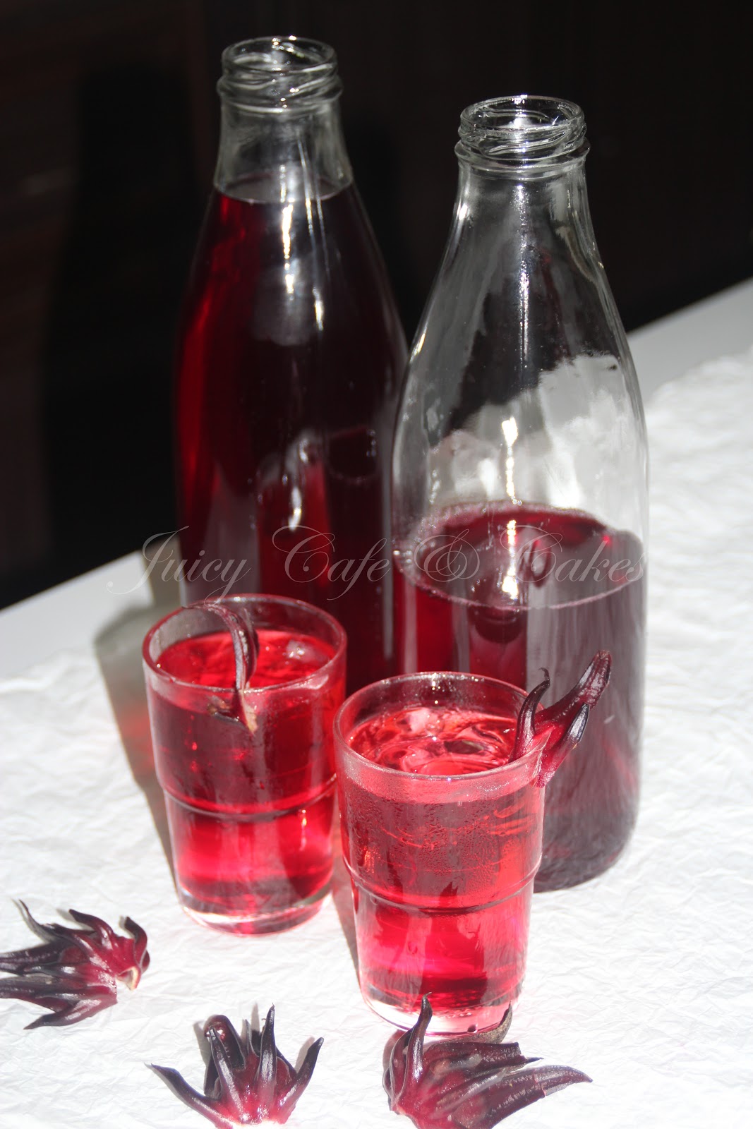 JUICY CAFE: JUS ROSELLE & JEM