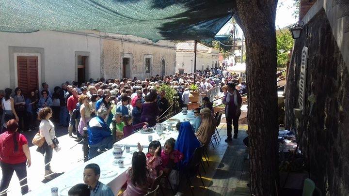 Eolie news: 1° Maggio a Leni (Salina) nella foto di Francesca Rando