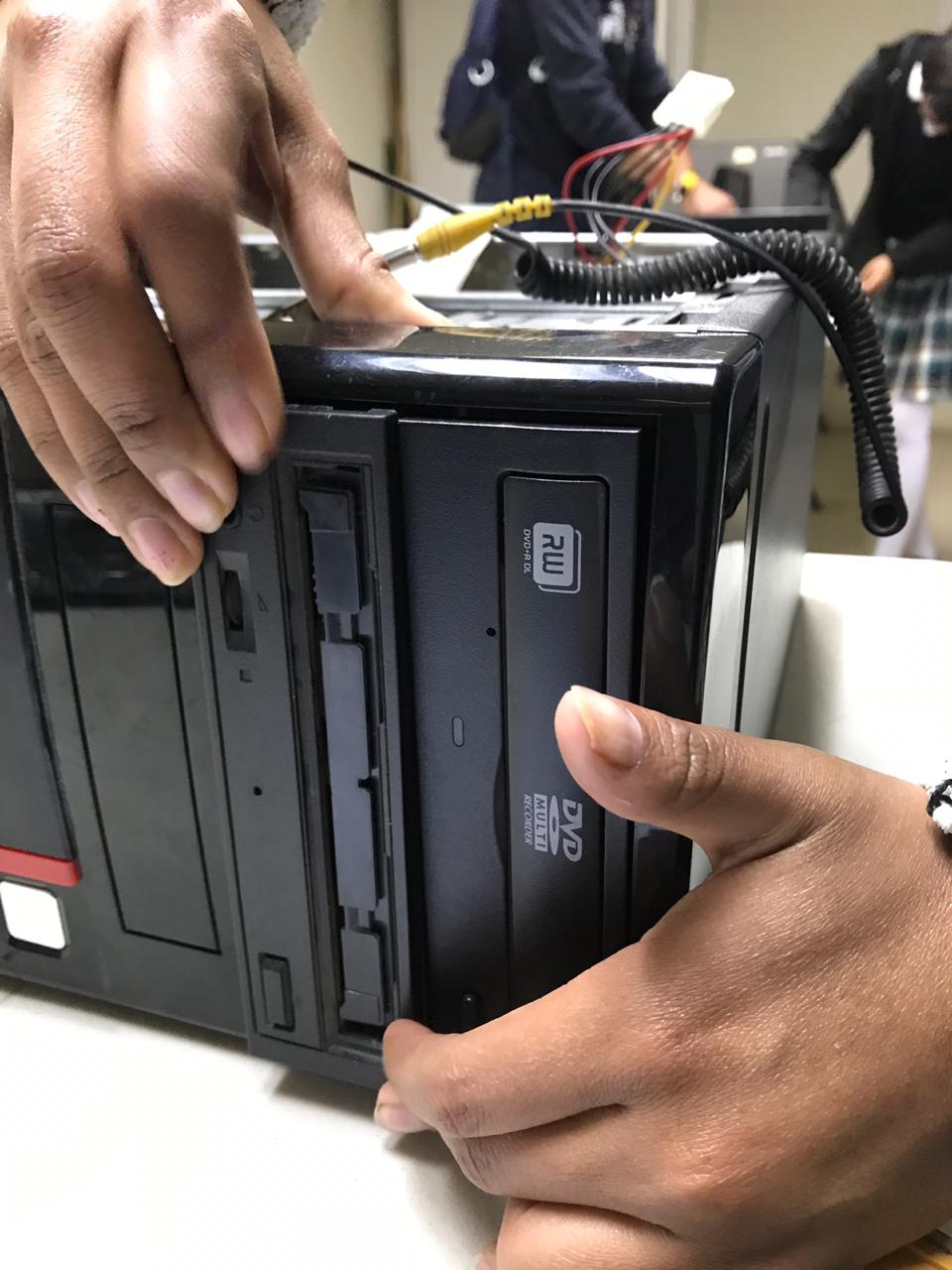 ENSAMBLE DEL CASE : COMPONENTES A ENSAMBLAR