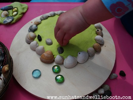 Sun Hats & Wellie Boots: Play Dough, Shells & Stones