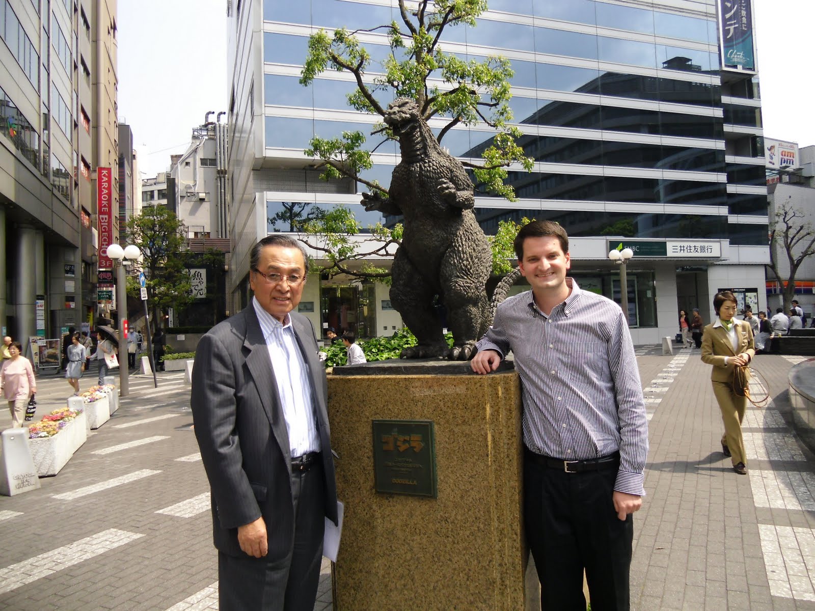 Another Godzilla statue here in Tokyo (Ginza) : r/GODZILLA