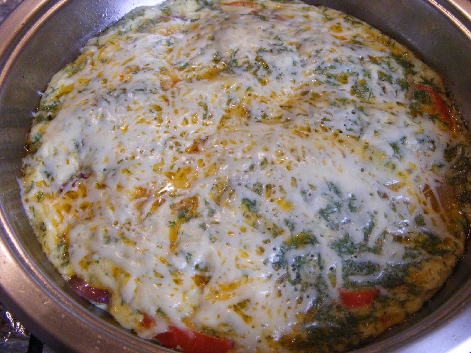 Omleta pufoasa cu branza si legume | Preparatedevis.ro