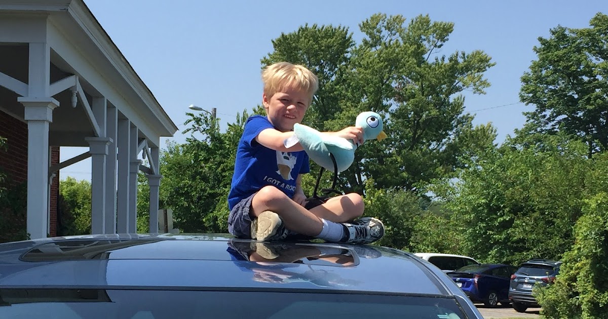 Awkward Mom: Awkward Mom vs The School Drop-off Lane