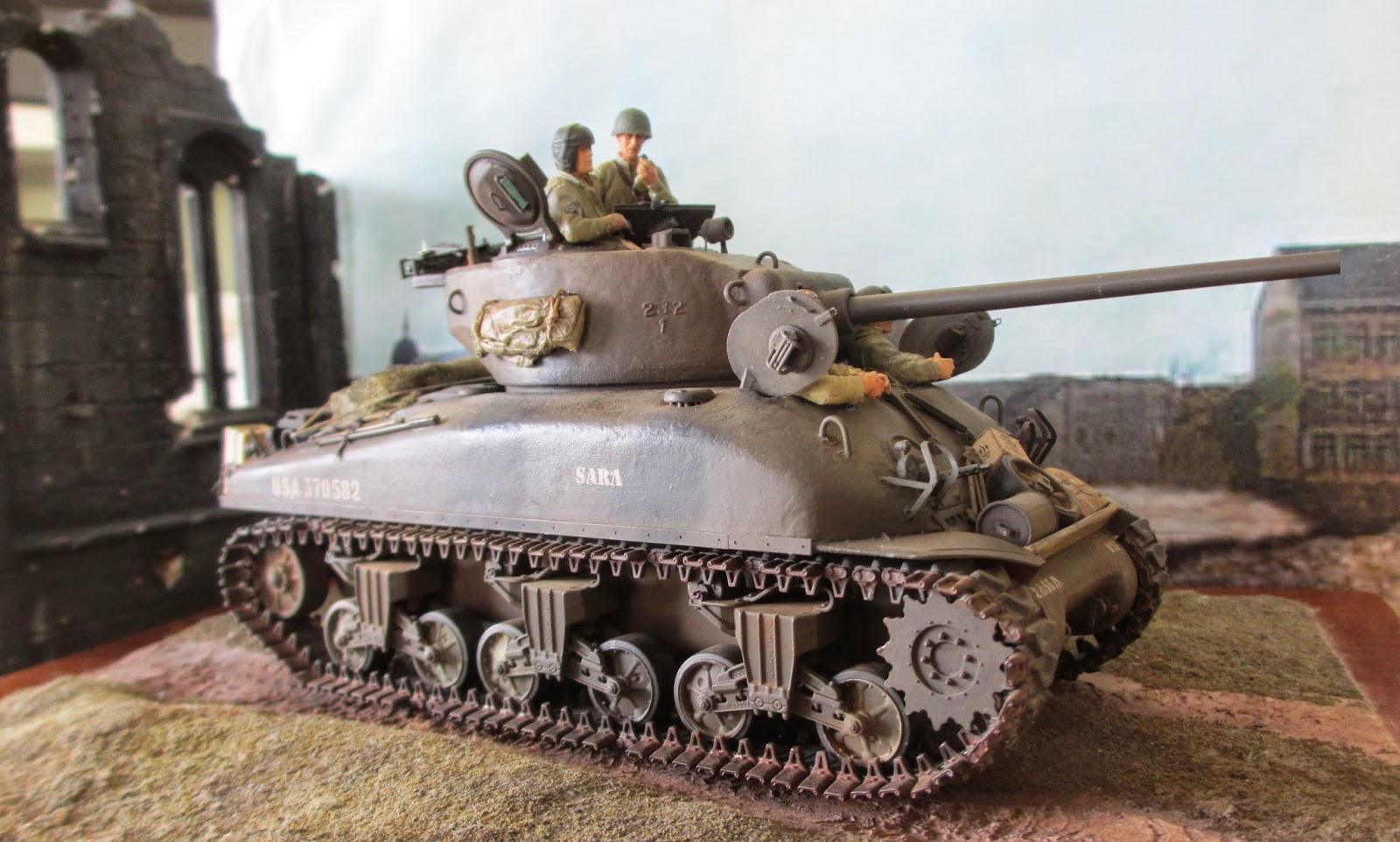 Model Builder: M4A1(76)W Sherman - 1/35 Dragon