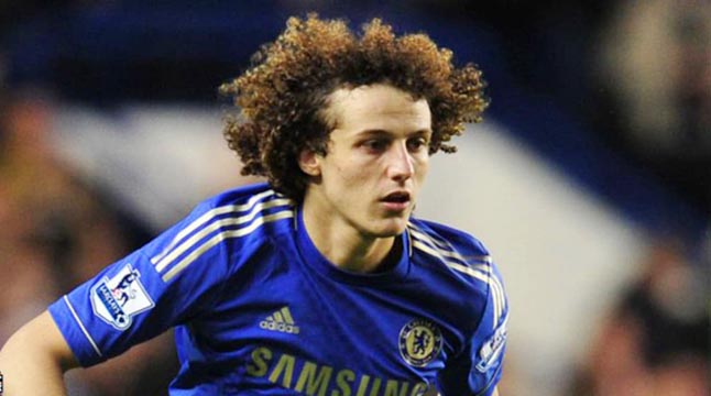 Chelsea star Luis gets on Bernalie