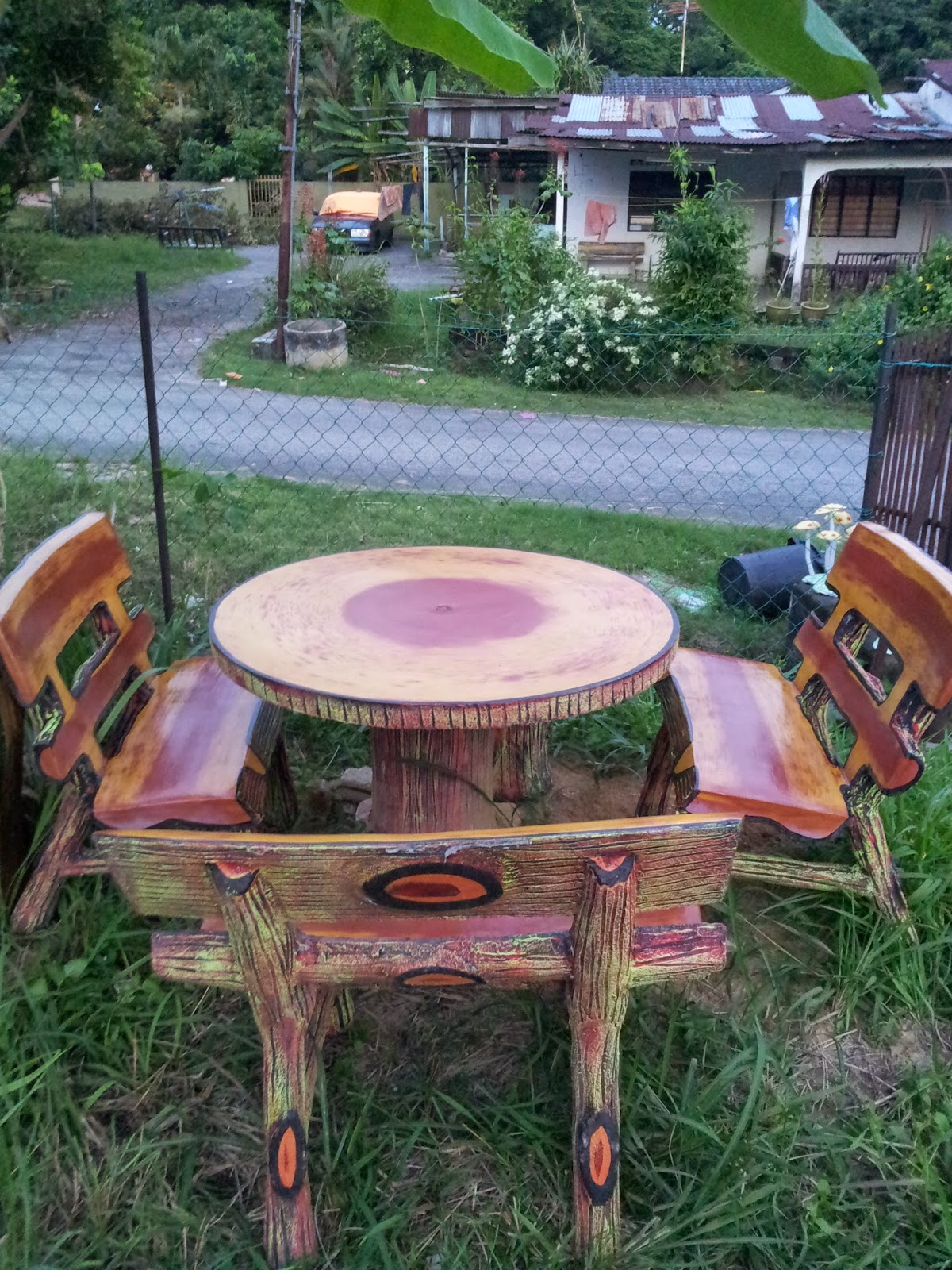 KERUSI DAN MEJA SIMEN FERRO : SET MEJA DAN KERUSI CORAK KAYU