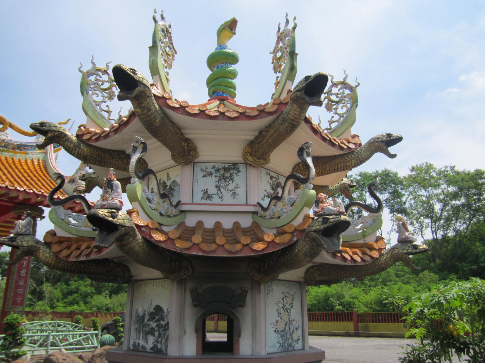 Twin Angels Getaway: Klang Snake Temple 巴生蛇廟天福宮