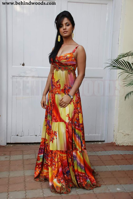 INDIAN ACTRESS: Bollywood actress Neetu Chandra hot boobs, backless ...