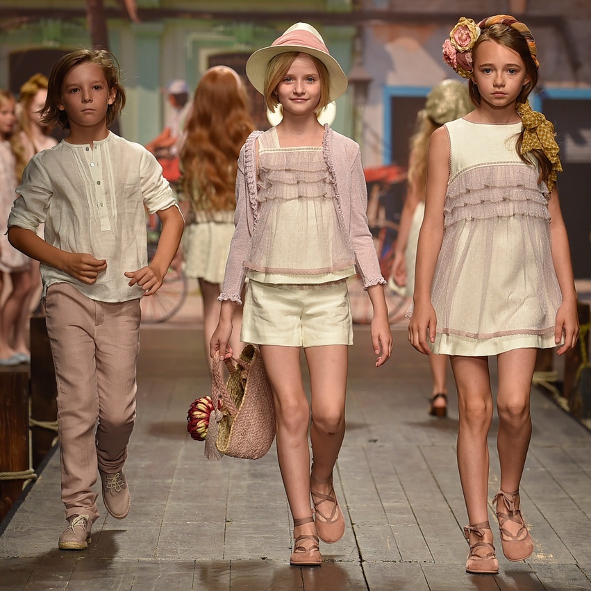 I TONI IUTA DI TARTALETA, LA SFILATA RICCA DI DETTAGLI - LITTLEVA