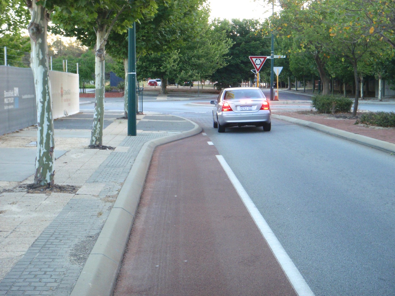 Bicycle Perth: Roundabouts - An Australian perspective
