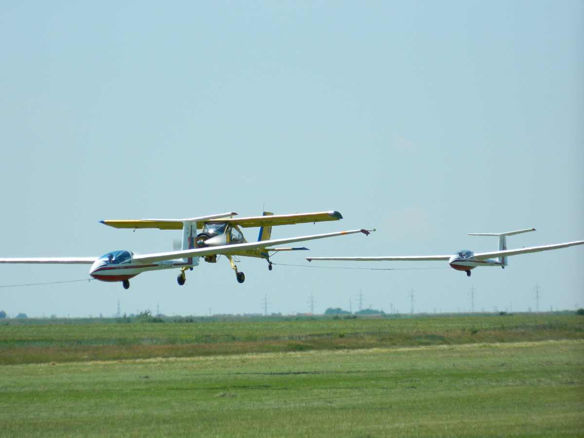 LA MULTI ANI, ROMANIA!: Planoare tractate in aer