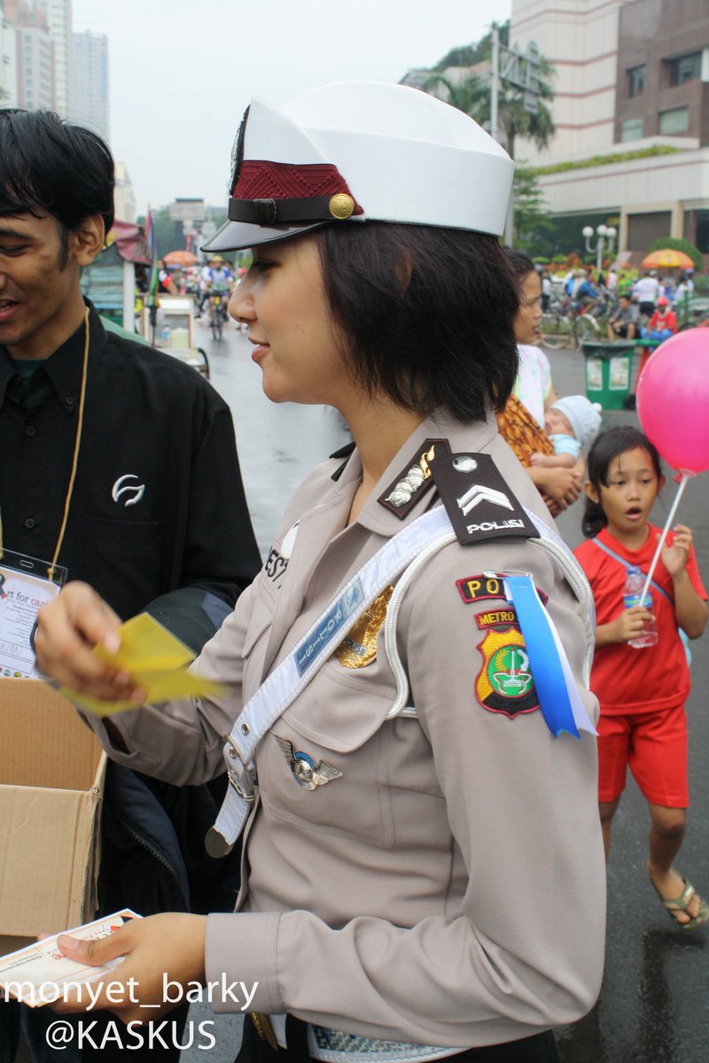 Mr. Windu dot Com: Koleksi Foto Polwan Cantik Briptu Eka Frestya