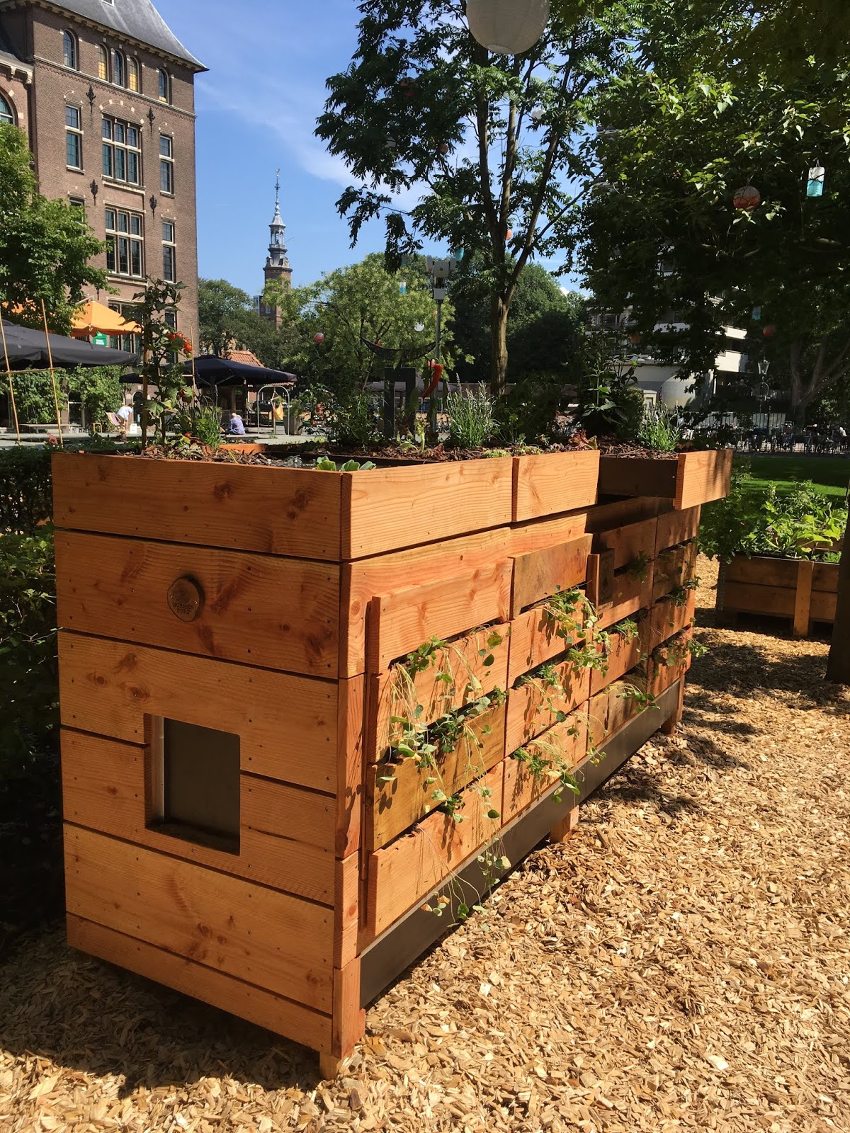 Le Compostier: City Composting in a Worm Hotel.