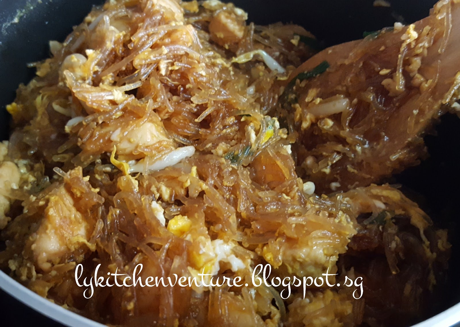 LY's Kitchen Ventures: Fried Tang Hoon (Fried Glass Noodles)