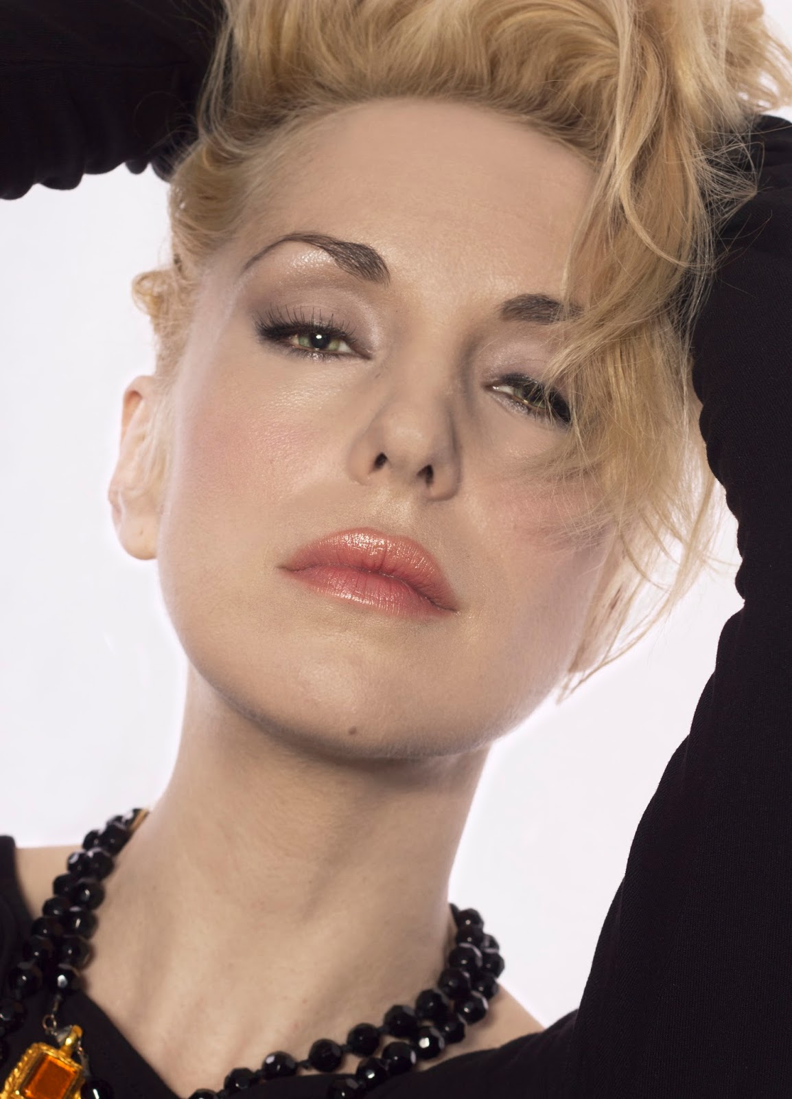 Daniela M. Xandru: Video reportaje durante la reciente sesión ...