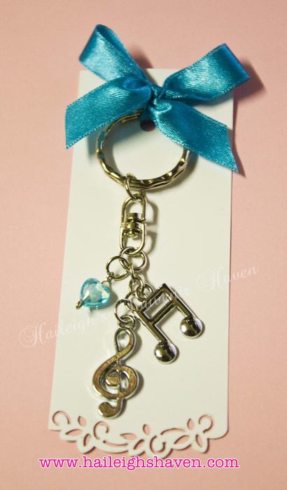 Haileigh's Souvenir Haven: KEY CHAINS: MUSIC- THEMED