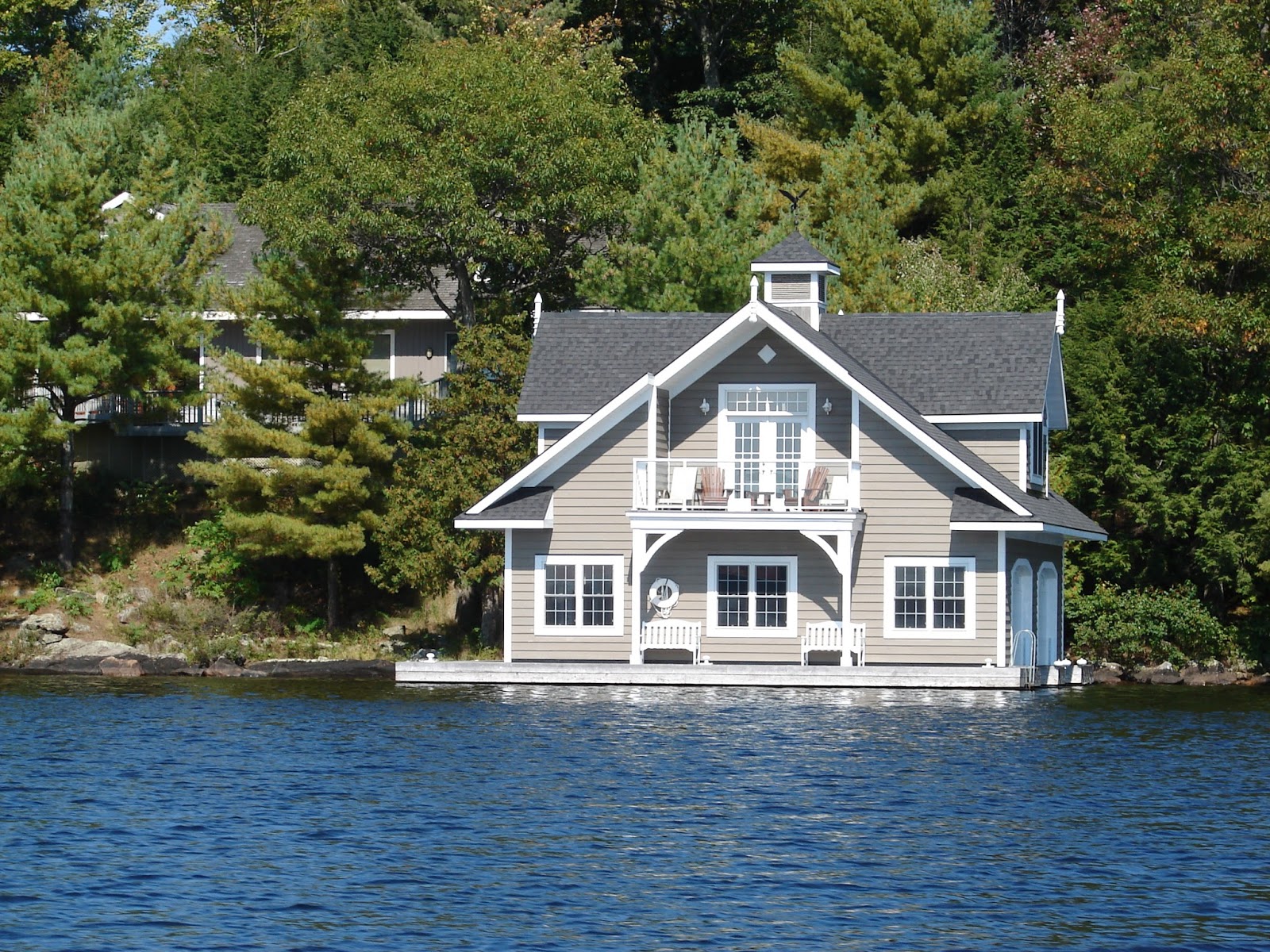 Just things and thoughts: Beautiful Boathouses of Muskoka