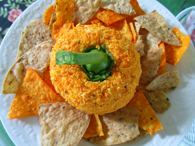 Easy Pumpkin Cheeseball - Crafts a la mode