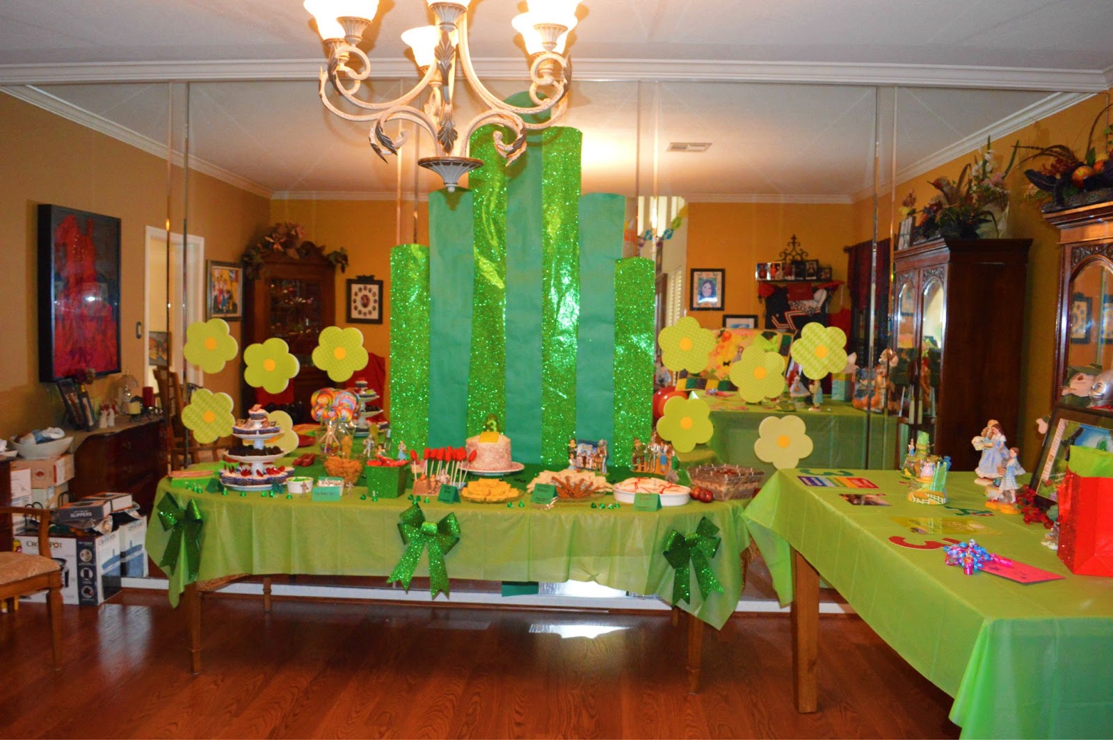 Snowflakes and Starfish: Wizard of Oz Party: Food and Decor