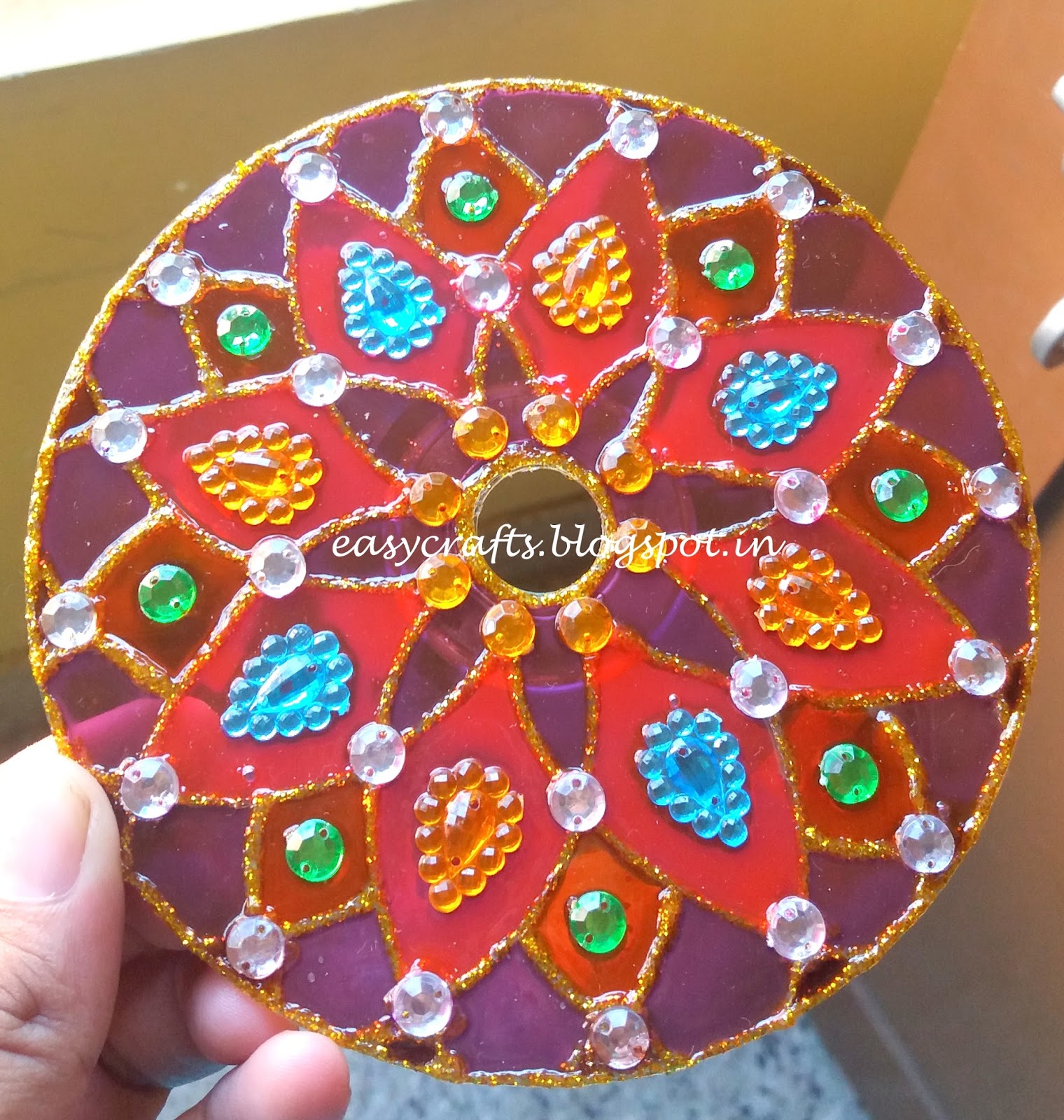 Easy Crafts - Explore your creativity: Step by step Tutorial - Waste CD ...