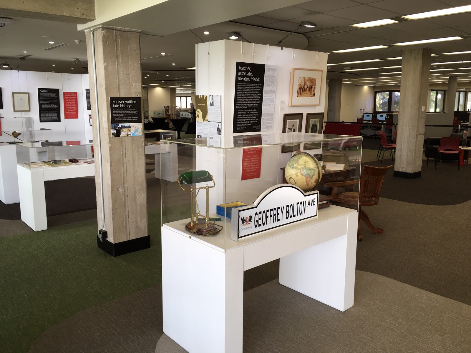 Murdoch University: Library News: Library renamed in honour of Murdoch ...
