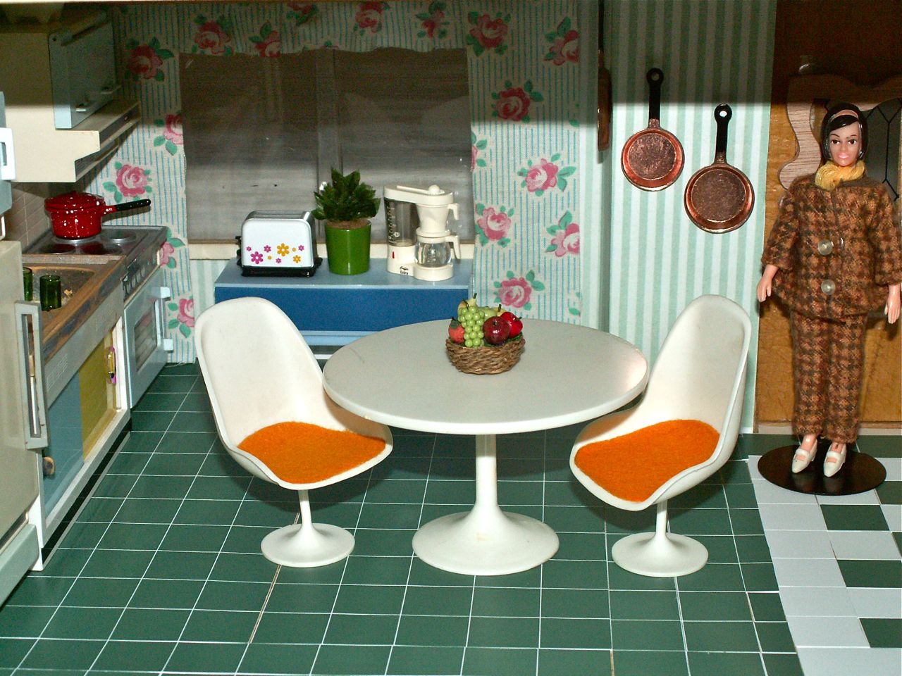 ggsdolls: Modella 1960s Dining Room Set?