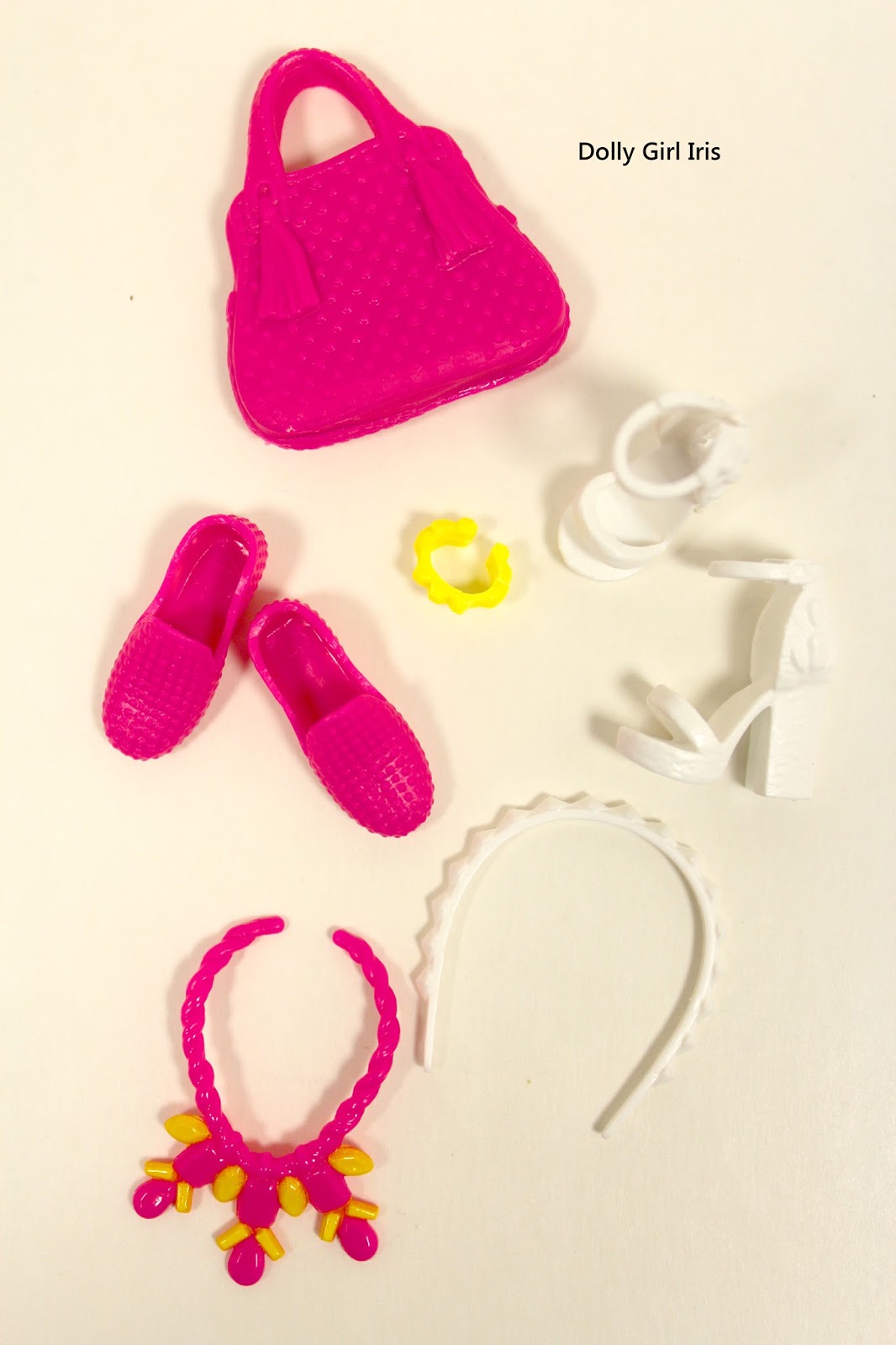 Barbie Fashion & Accessory Packs - dolly girl iris