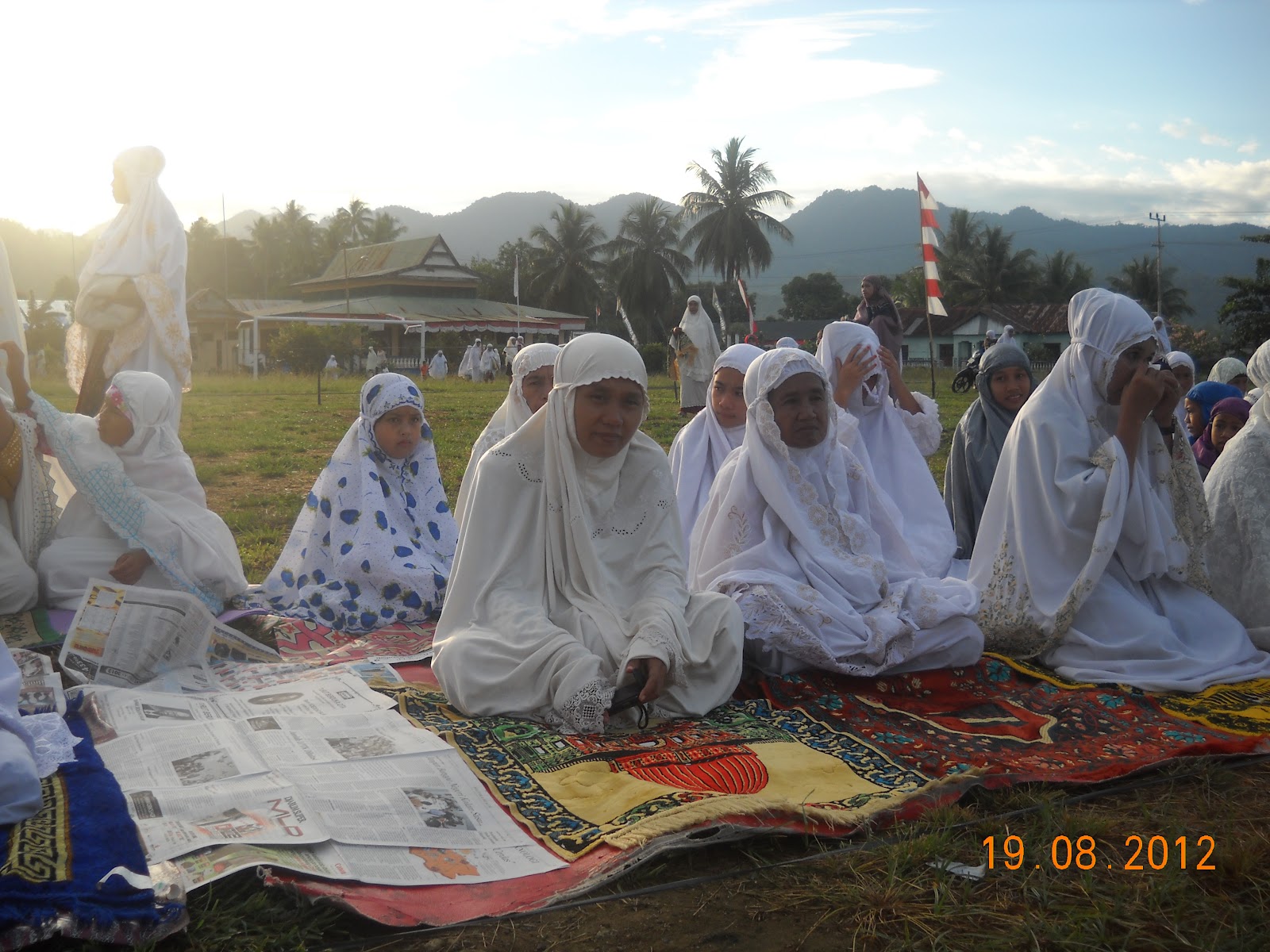 GURUKU MATAHATIKU: Shalat Idul Fitri 1433 H di Lapangan Tapalang Kab ...