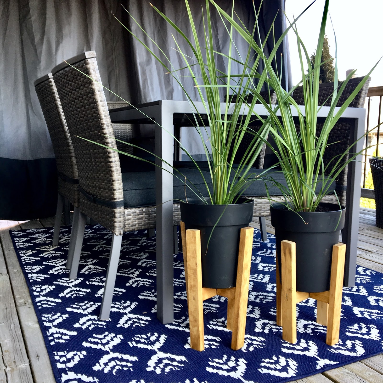 DIY Wooden Plant Stand - Harlow & Thistle