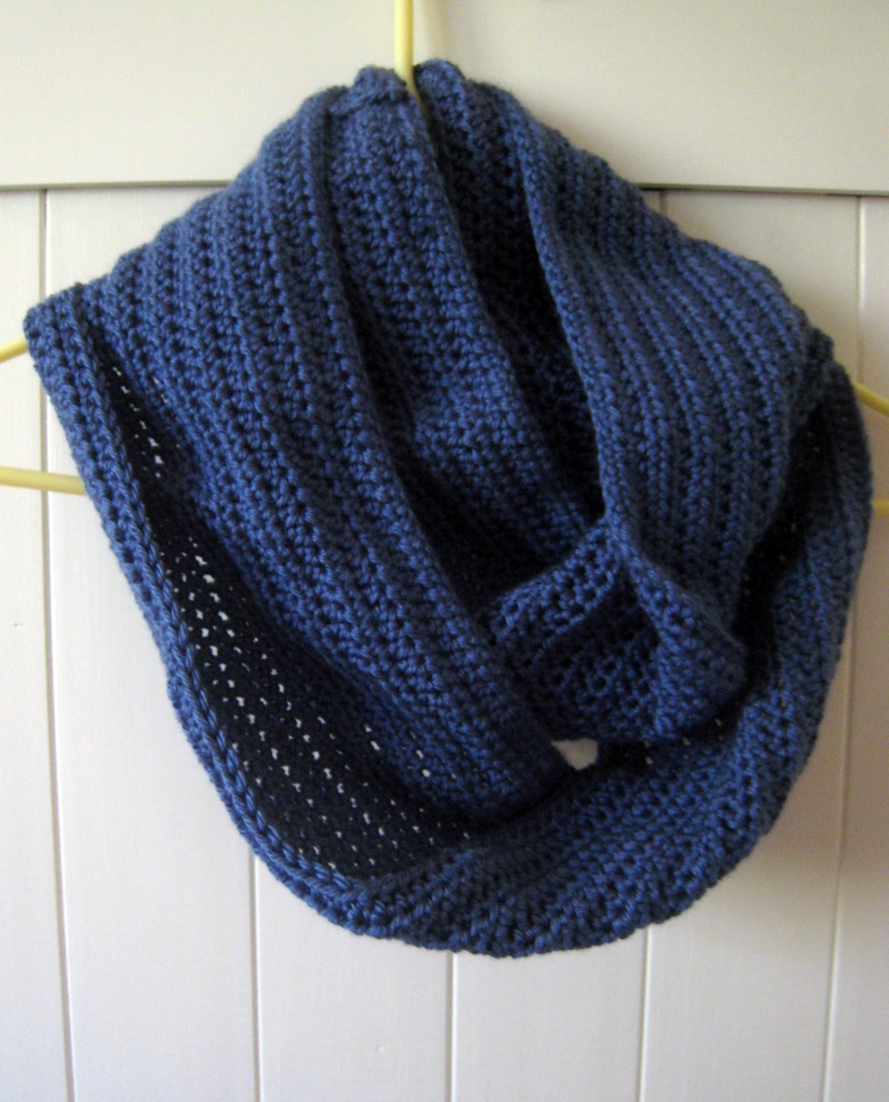 FREE PATTERN: Easy Twisted Cowl