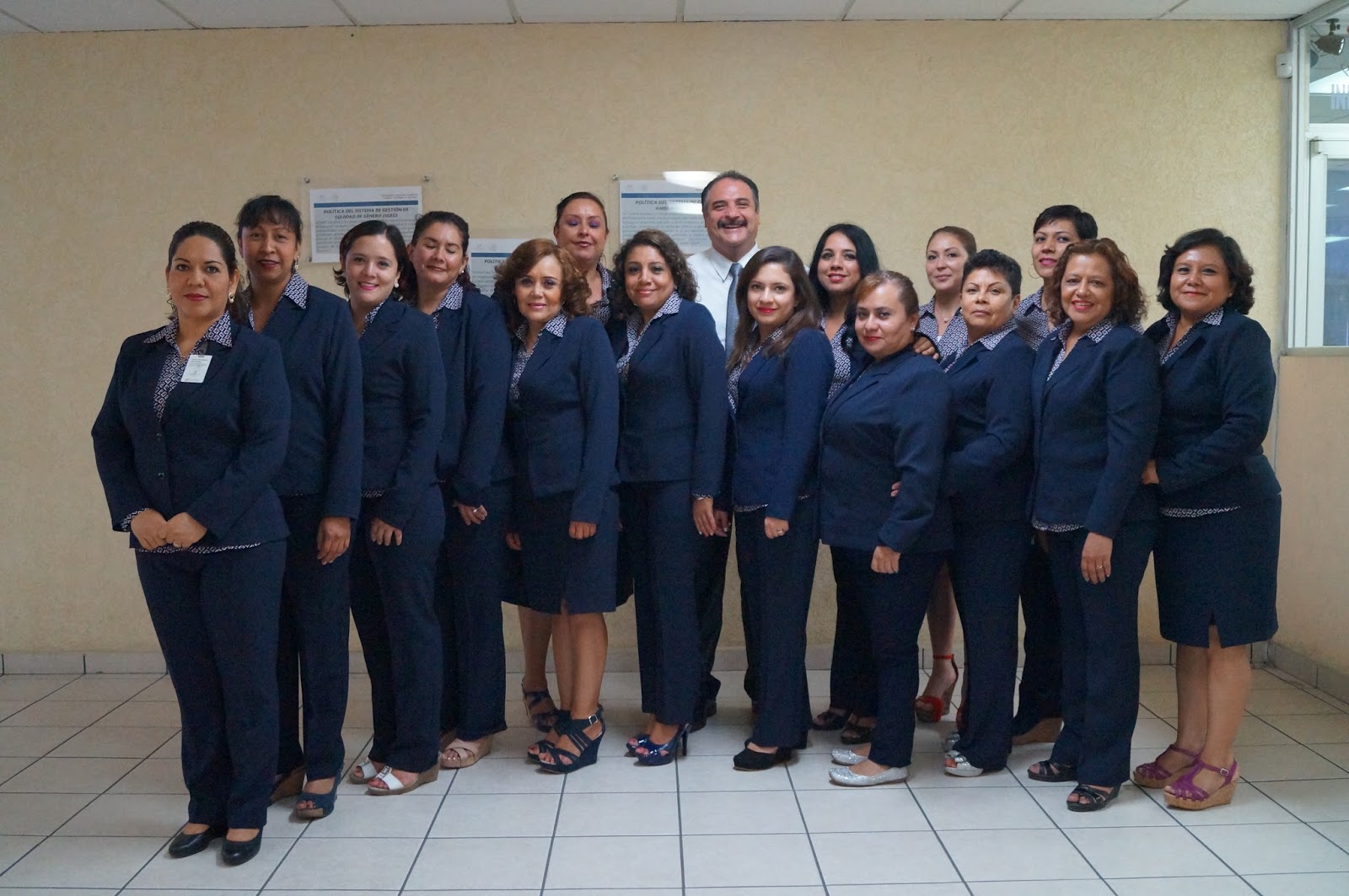 IT DE ZACATEPEC: • ENTREGAN UNIFORMES A PERSONAL ADMINISTRATIVO Y DE ...
