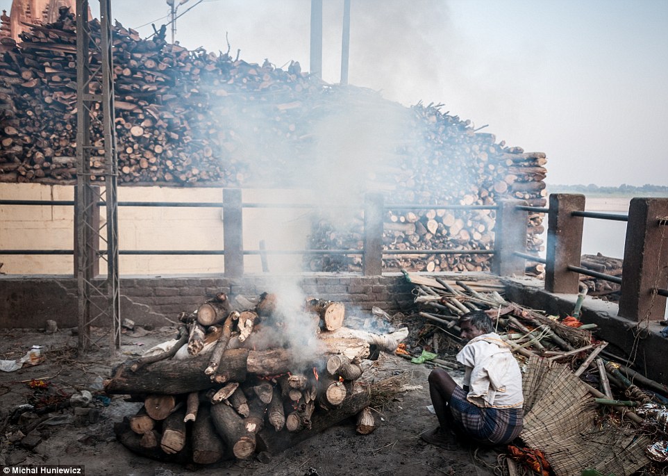 Deformutilation: The Largest Cremation Site in Varanasi