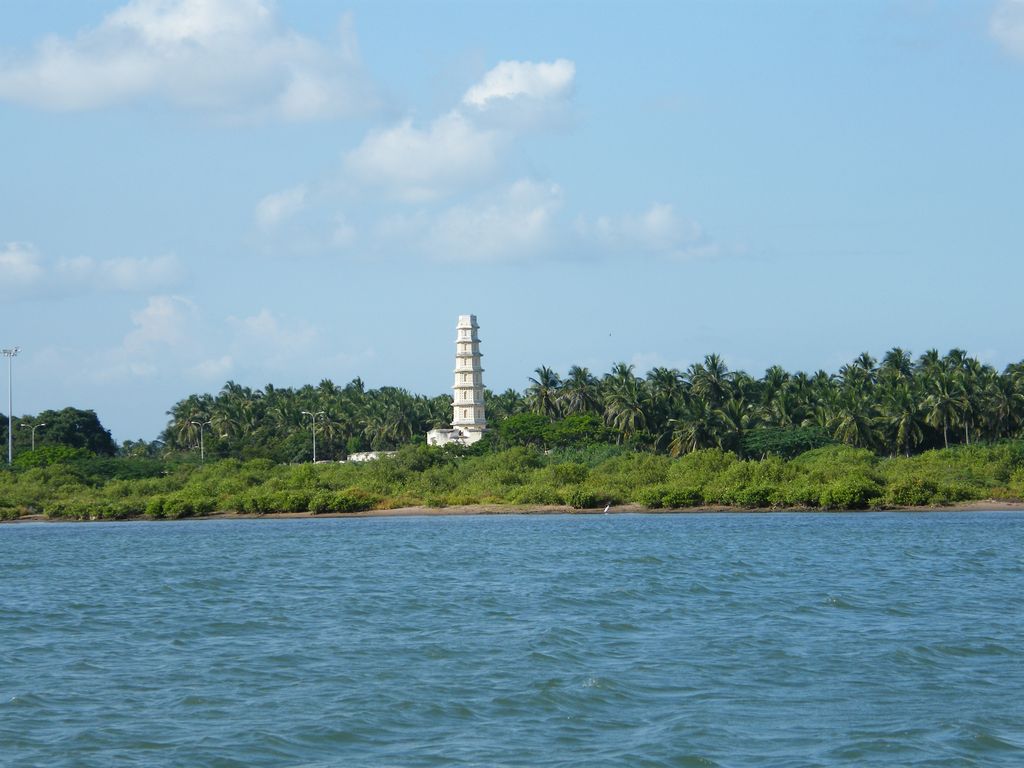 சோழ தேசம்: Manora-Peravurani