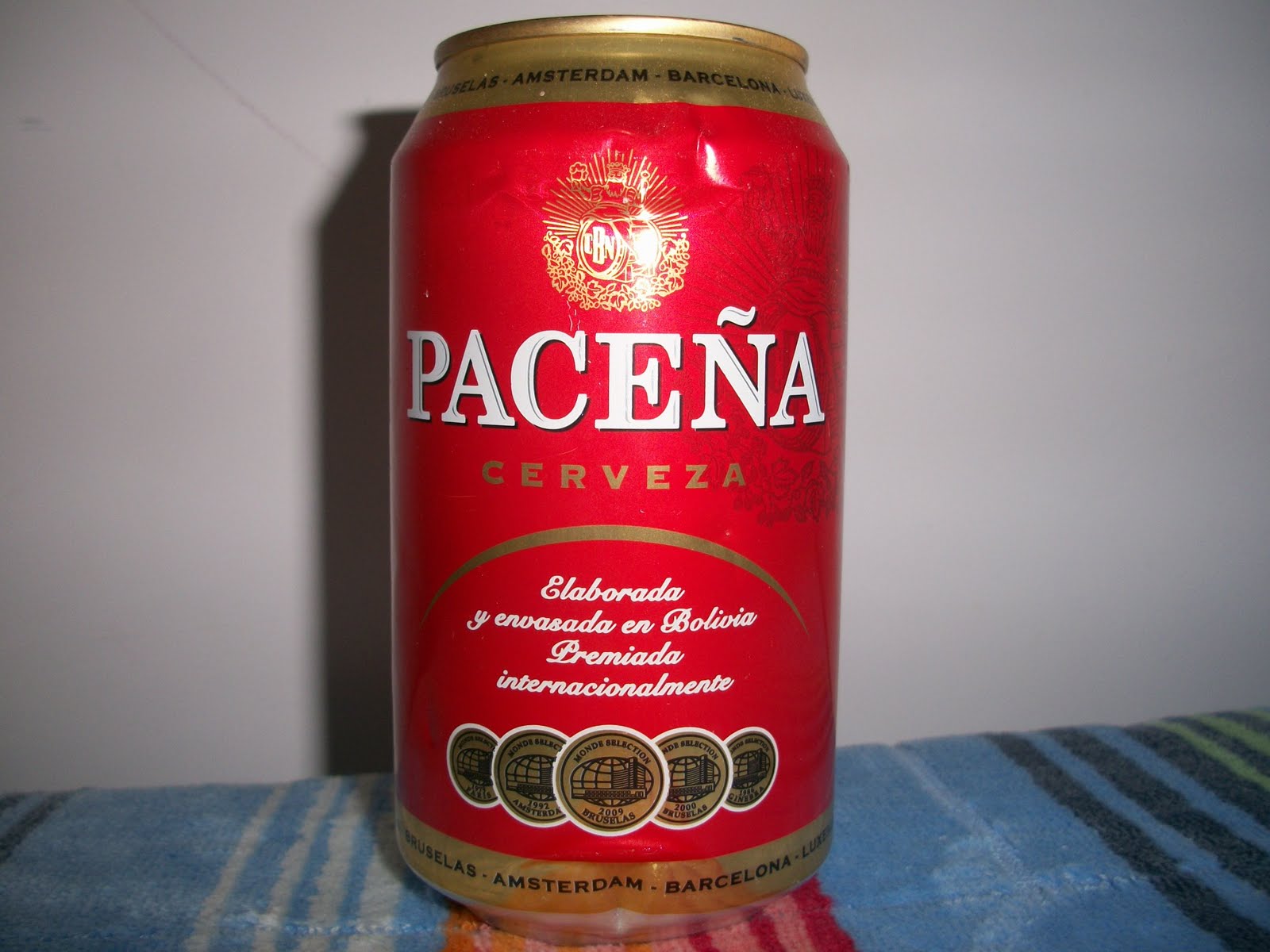 Cerveja? Gosto sim!: Paceña. Na Bolívia também bebem cerveja.