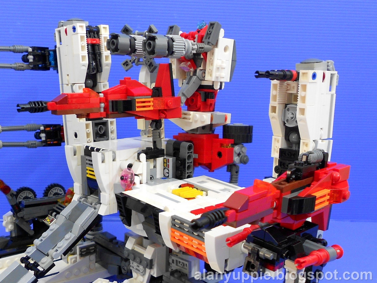 Alanyuppie's LEGO Transformers: LEGO Metroplex: Part 3 of 3: Base Mode