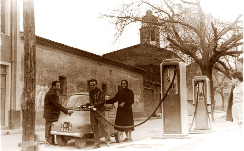 IS ARRIORESUS: LA FOTOGRAFIA D'EPOCA - DISTRIBUTORE DI BENZINA IN VIA ...