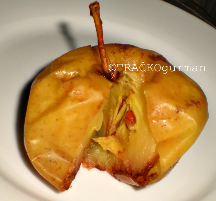 Dušeno jabolko s skuto | BLAŽ KUHA - kuharski blog