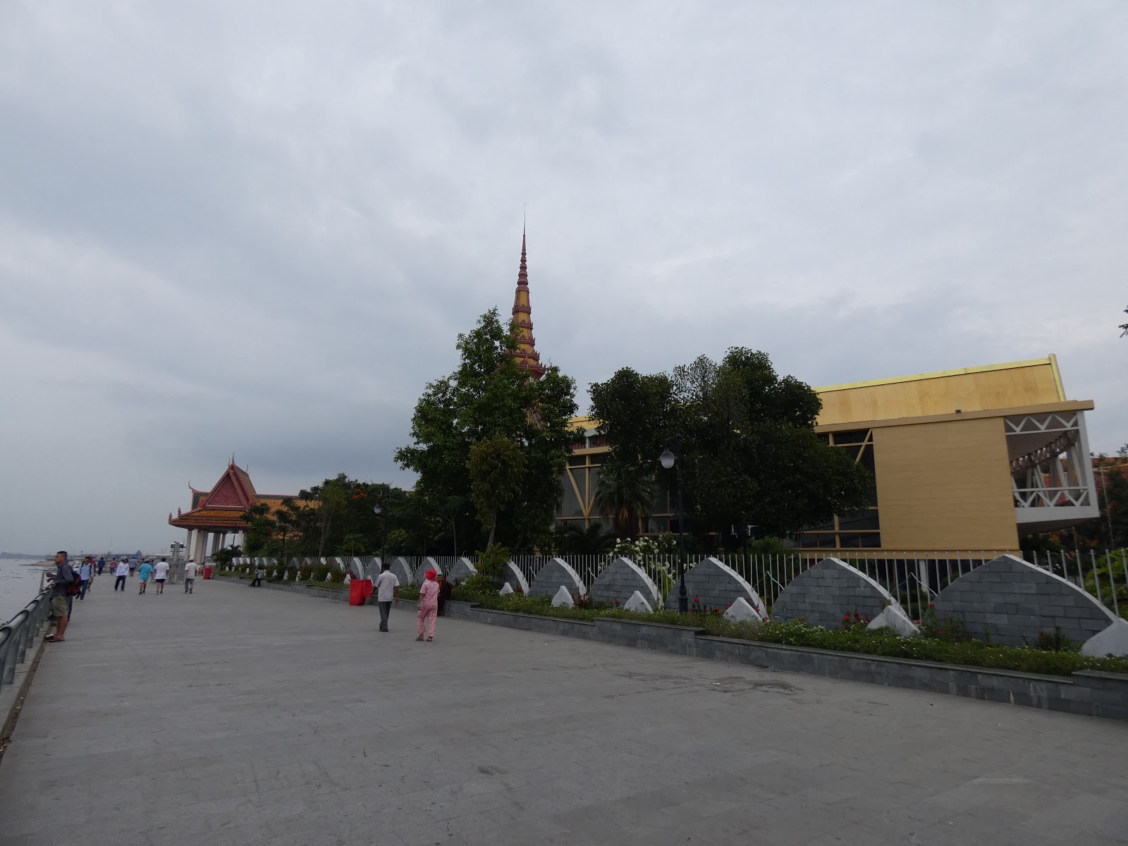 It is not a Cambodian Architecture Lab.: Chaktomuk Conference Hall