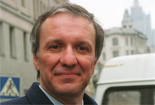 Un Lector Indiscreto: La tercera versión, de Antonio Manzanera