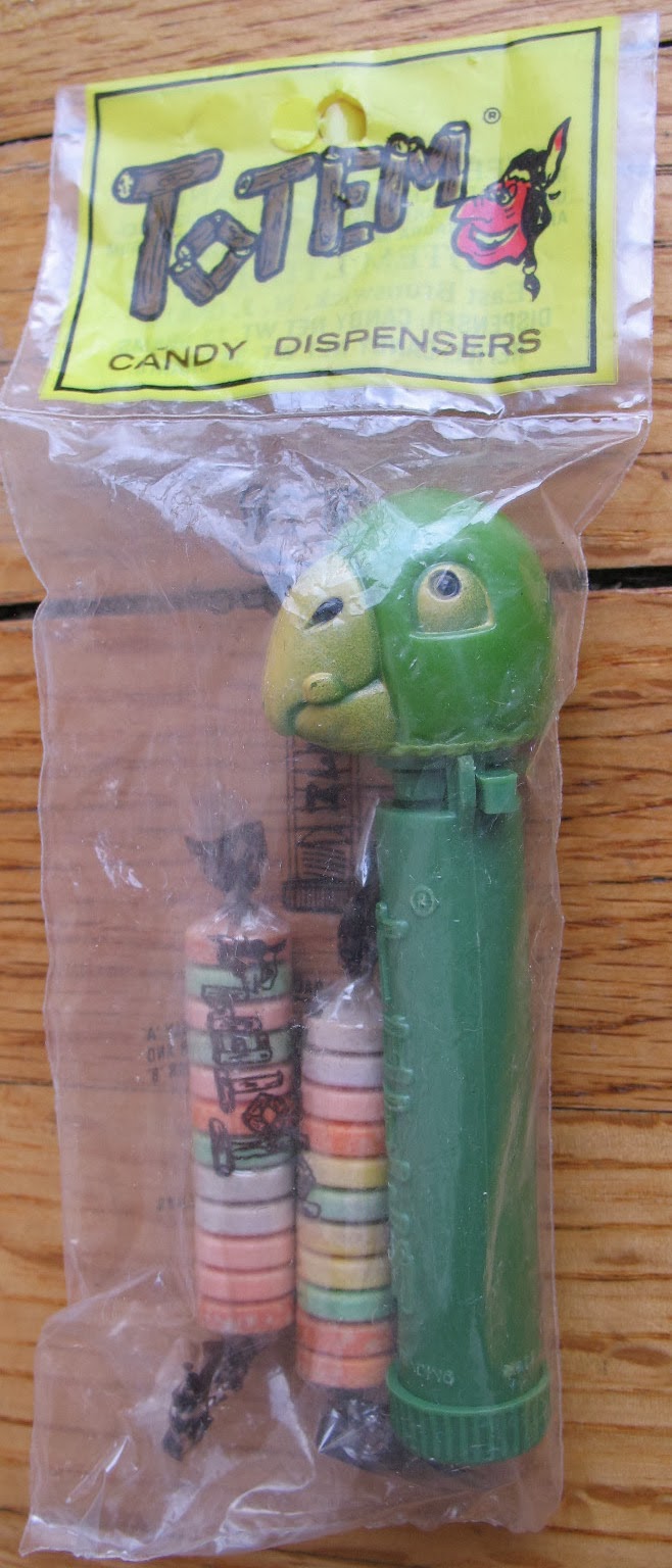 Totem Candy Dispensers: Parrot