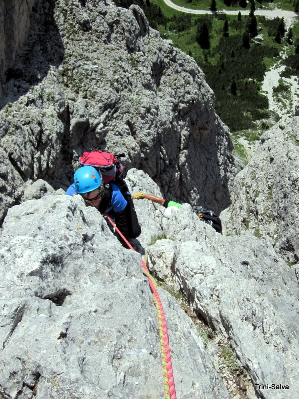 TRINI Y SALVA: Spigolo Alpini a la Pirámide del Col dei Bos, 2.400 m.