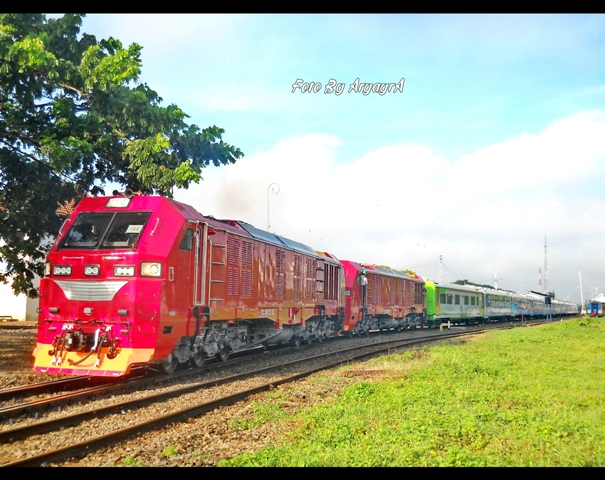 RAILROAD OF THE WORLD (世界の鉄道) kereta api di dunia: CC300 DIESEL LOCOMOTIVE
